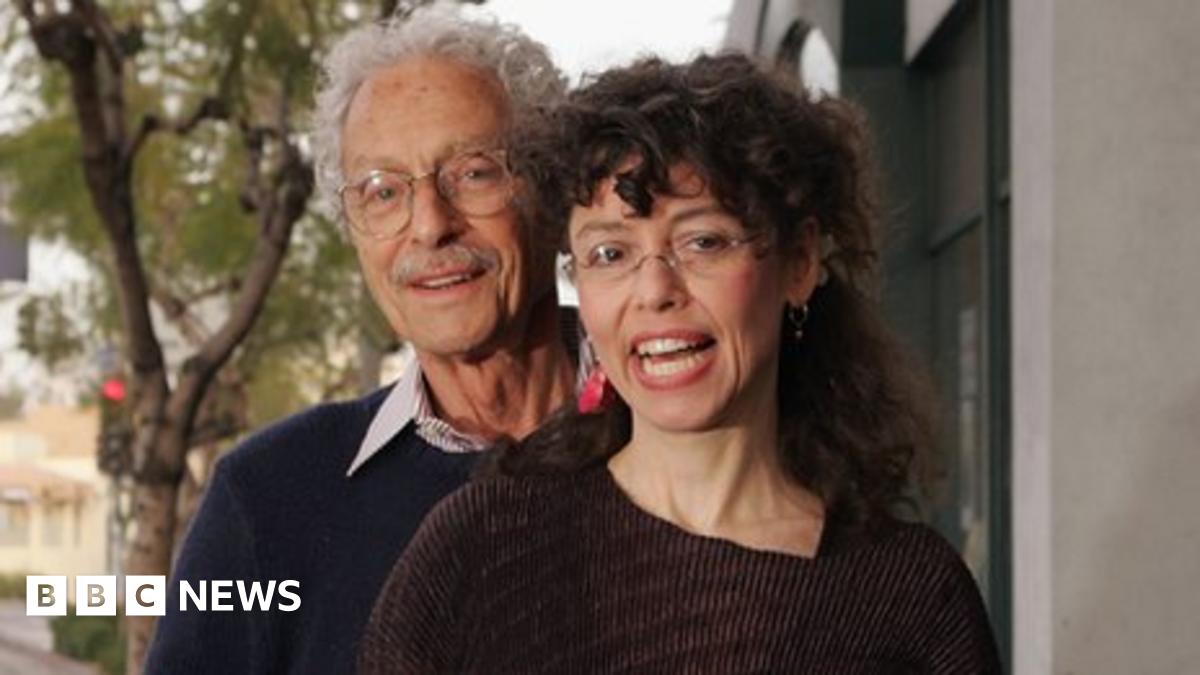 MASH actor Allan Arbus dies at 95 - BBC News
