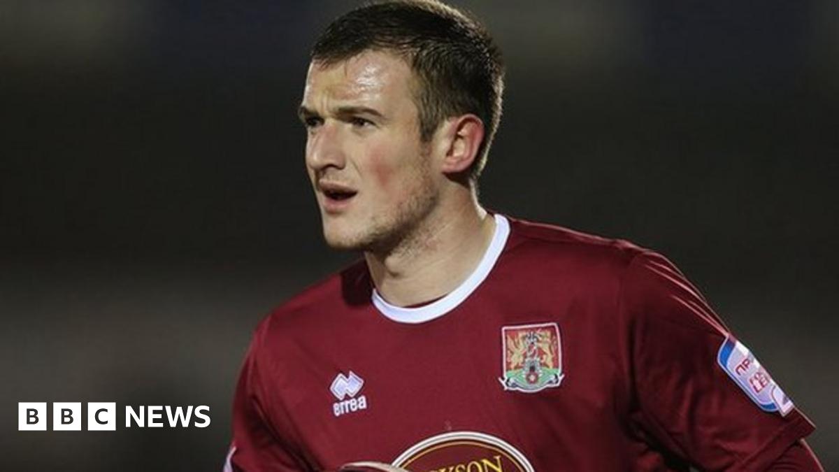 Pub fight footballer Lee Collins gets suspended prison sentence - BBC News