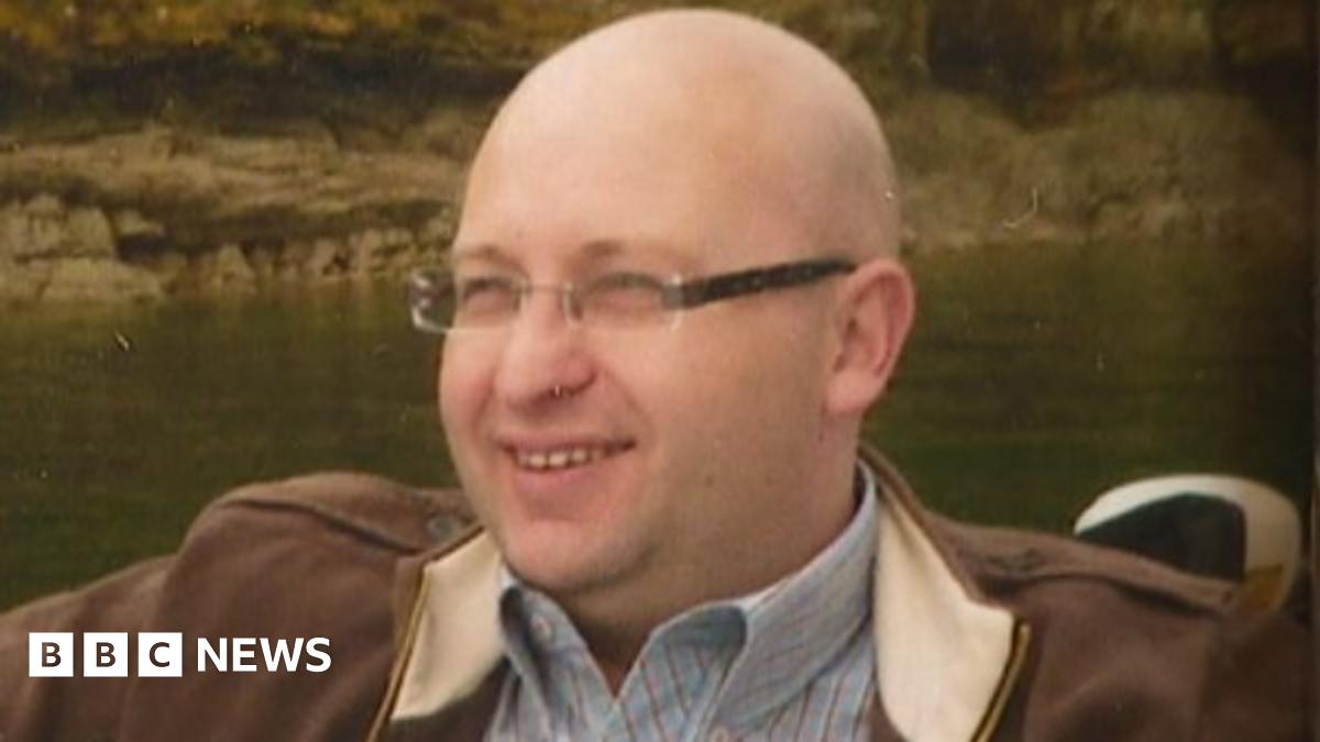 Family of meningitis victim Shane White calls for jab - BBC News