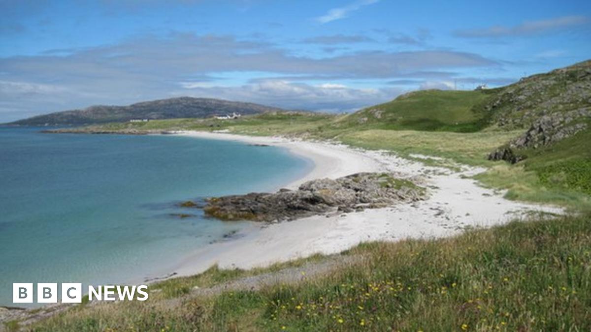 Western Isles golf club with no course holds mainland contest - BBC News