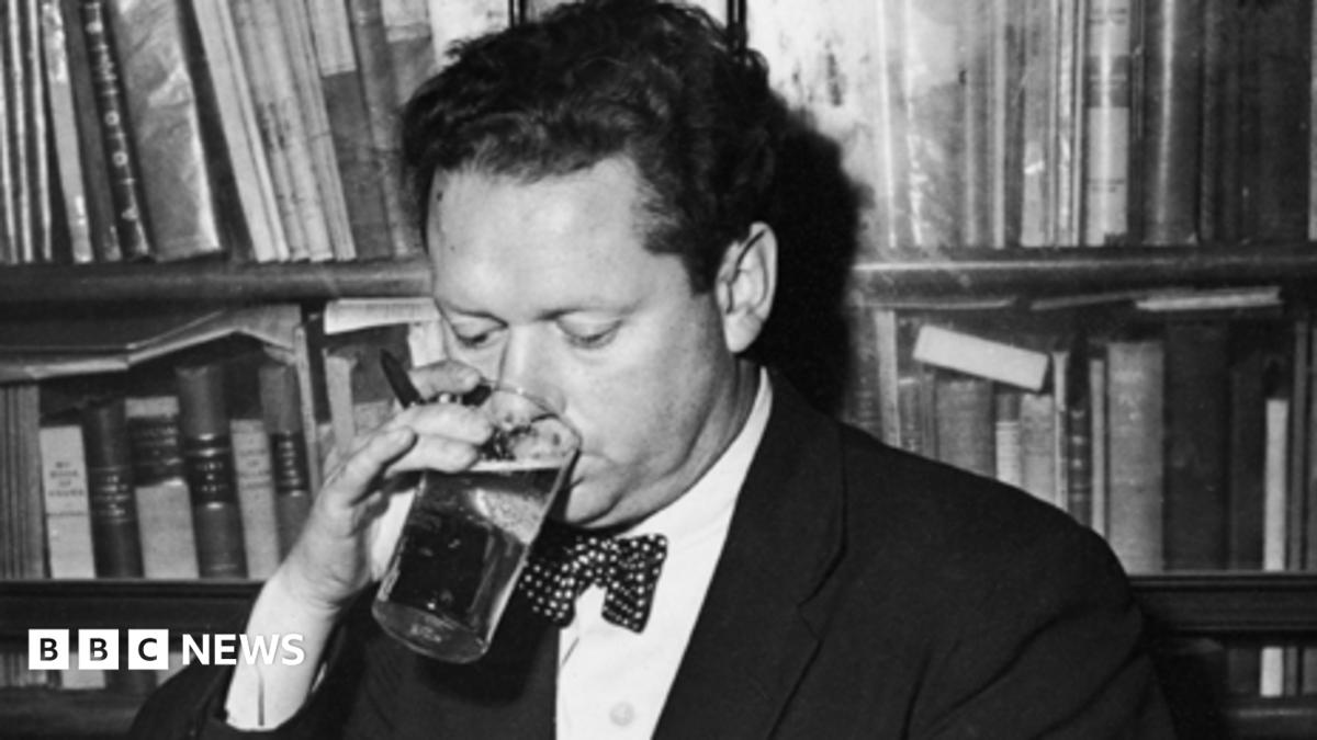Bush Hotel: Demolition risk for pub Dylan Thomas drank in - BBC News