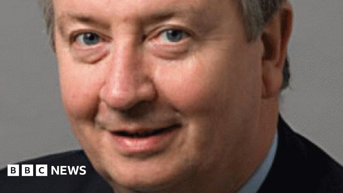 Aberdeen SNP MSP Brian Adam dies aged 64 - BBC News