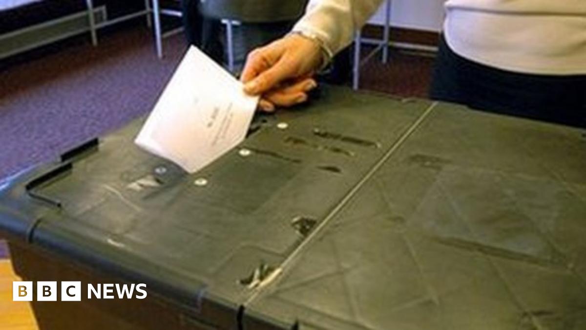 UKIP councillor Matthew Smith 'not concerned' at election probe - BBC News