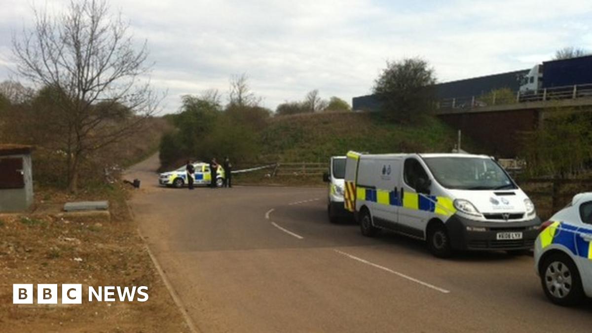 Stevenage caravan site shooting: Victim 'shot in chest' - BBC News