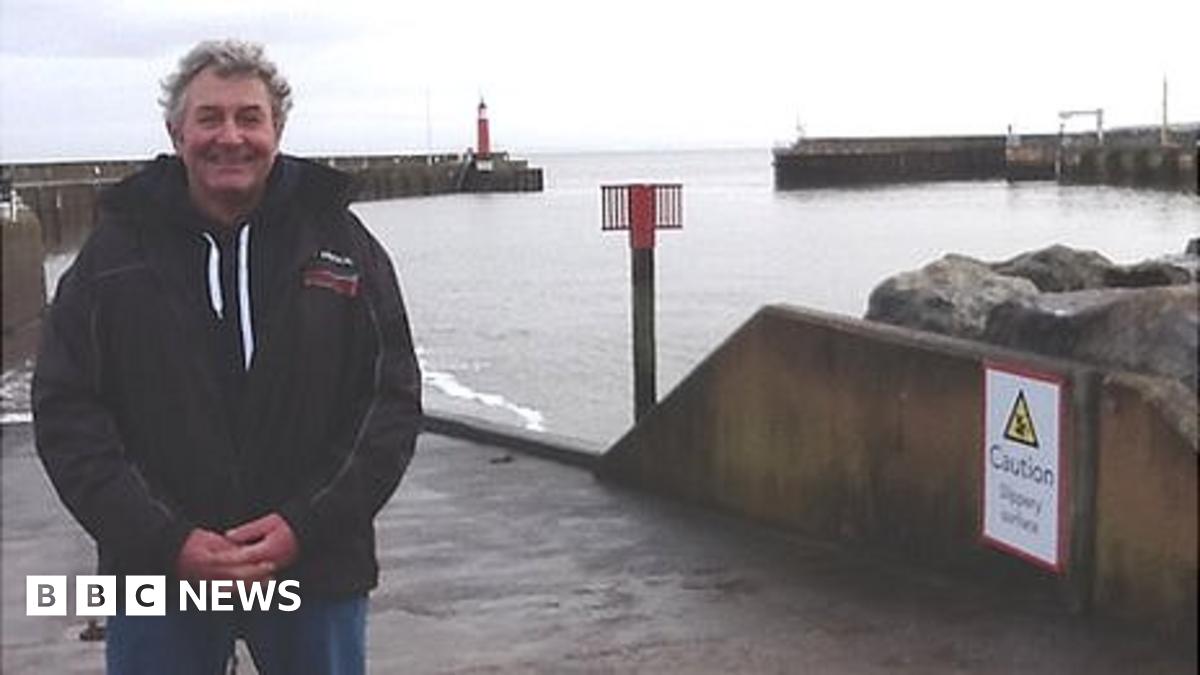 Watchet Harbour baby rescuer George Reeder given bravery award - BBC News