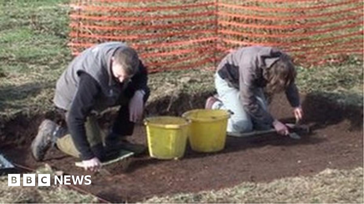 Big dig uncovers Belfast's hidden treasure - BBC News