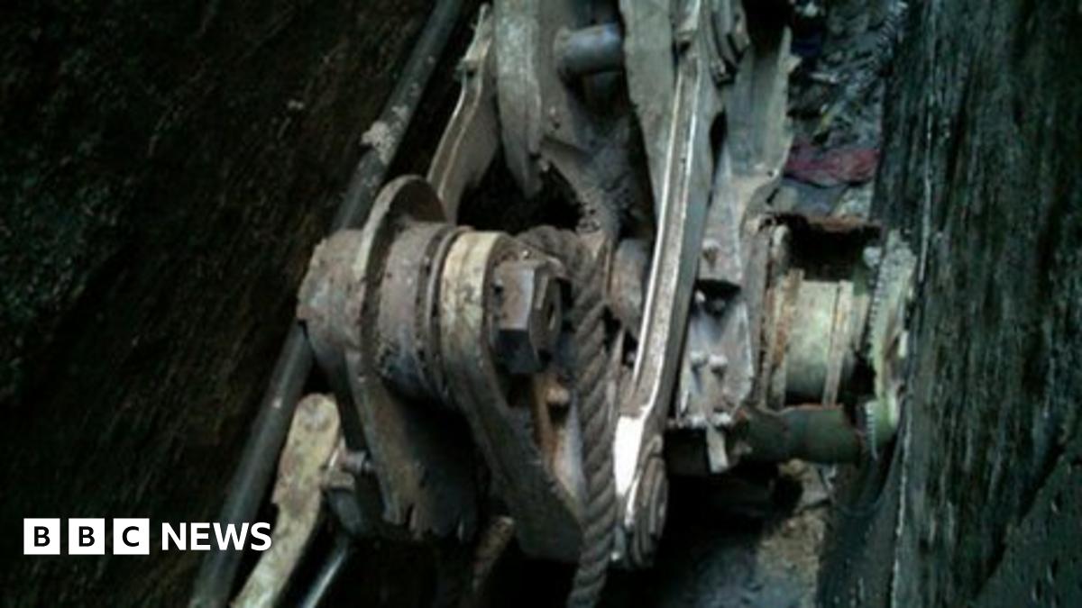 'Part of 9/11 plane landing gear' found in New York - BBC News