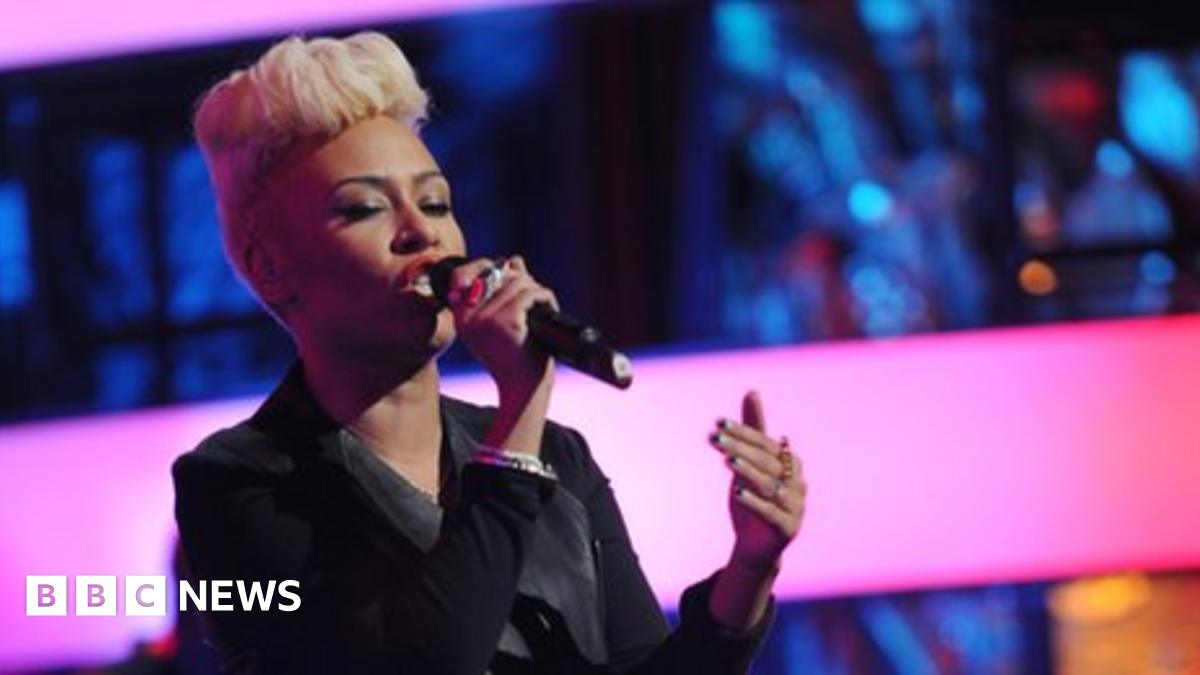 Emeli Sande makes Official Chart history for debut - BBC News