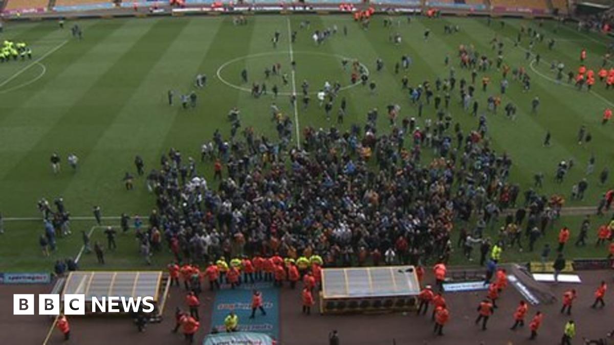 Wolves FC pitch invasion prompts police probe - BBC News