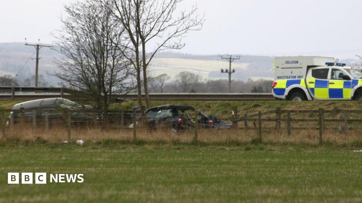 Elderly couple taken to hospital after M9 crash - BBC News