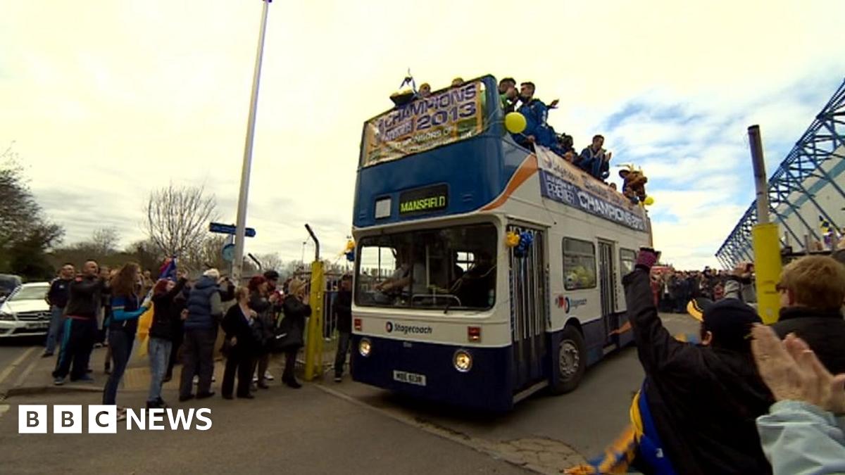 Mansfield open-top tour bus for Stags - BBC News