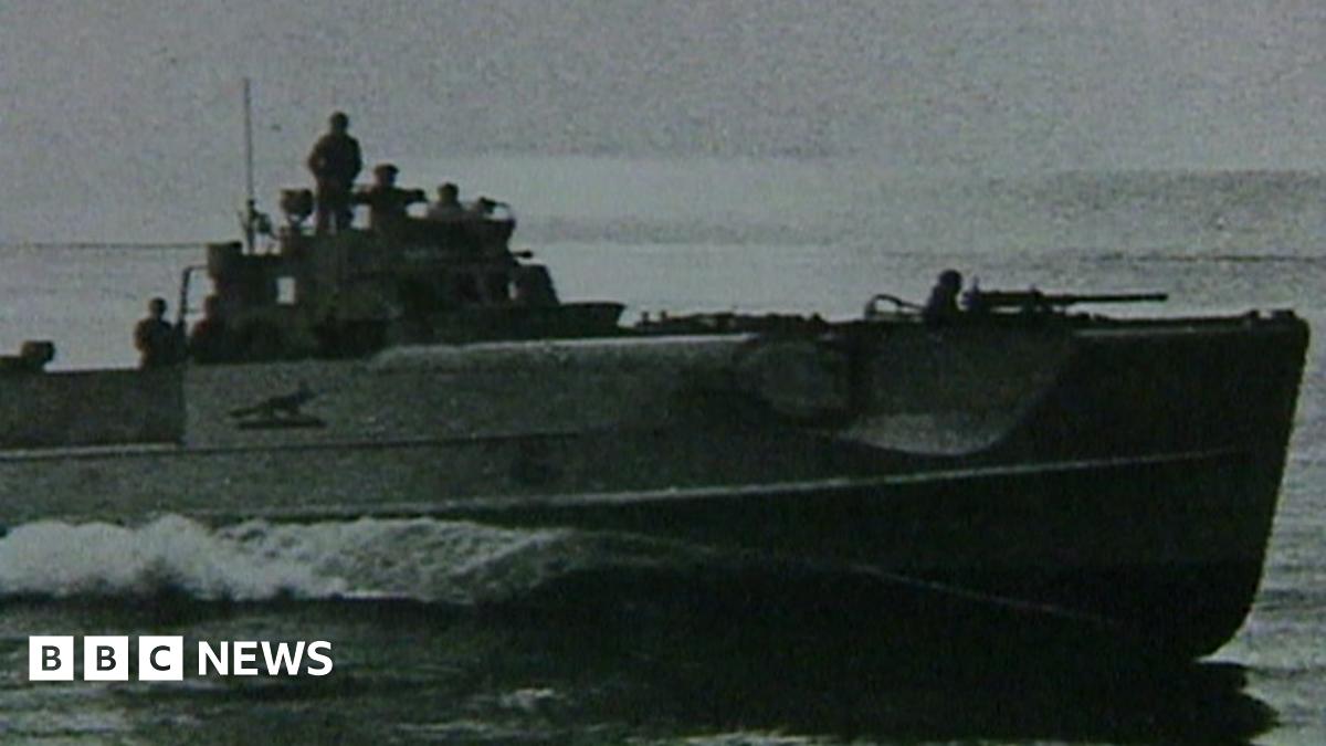 Exercise Tiger tragedy remembered in service at Slapton - BBC News