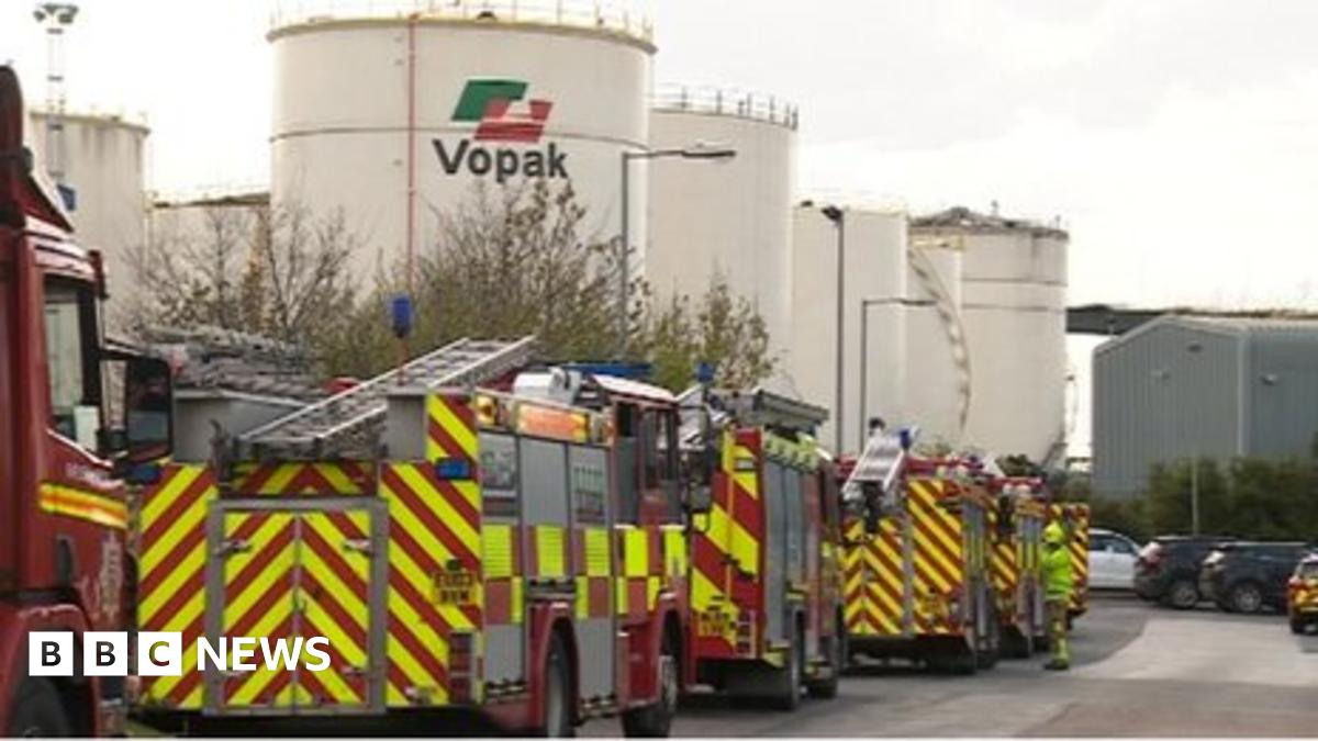 Oil terminal fire: Crews tackle diesel storage tank fire - BBC News