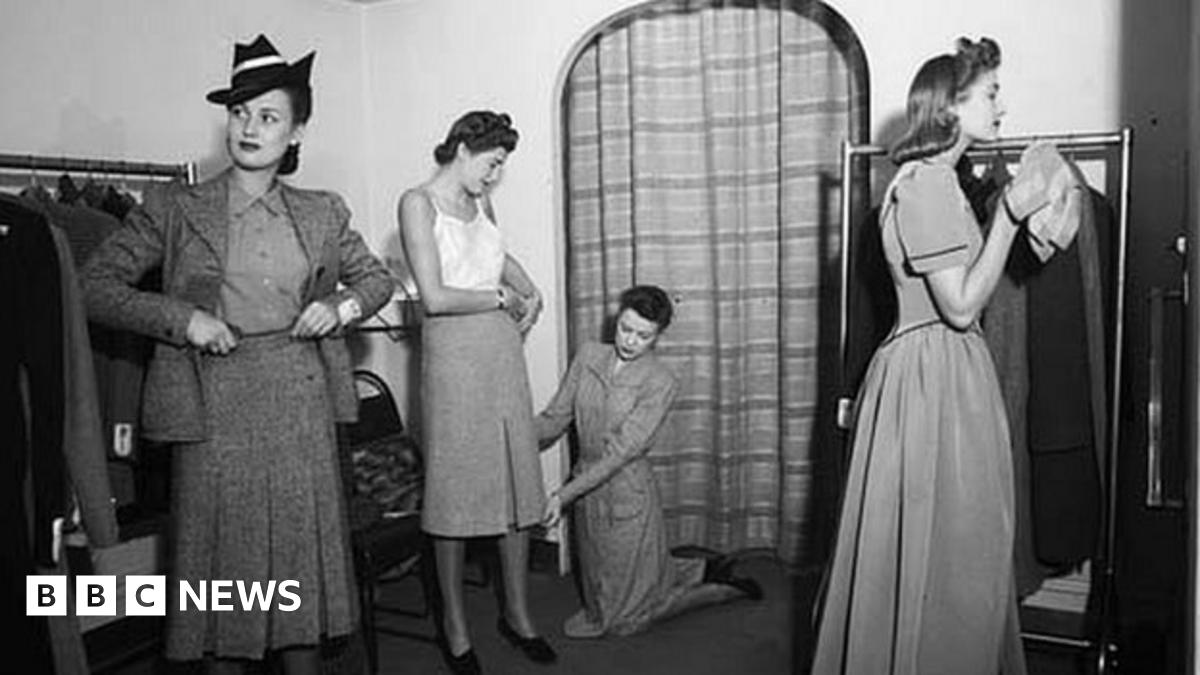 Fear of fitting rooms: Tech to find your inner shopaholic - BBC News