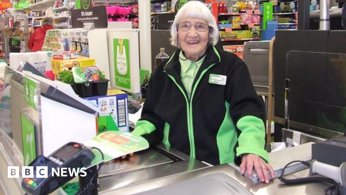 Chelmsford Asda worker back on tills aged 88 - BBC News