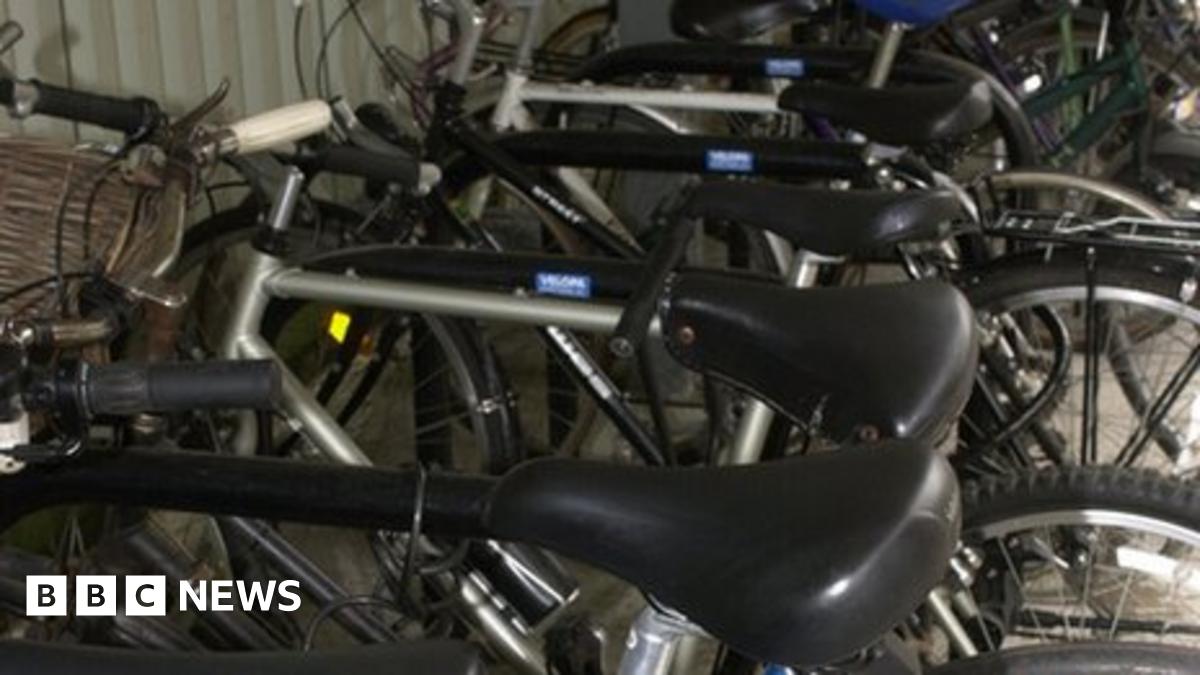 £18m bid for 'super cycleway' scheme for Leeds and Bradford - BBC News