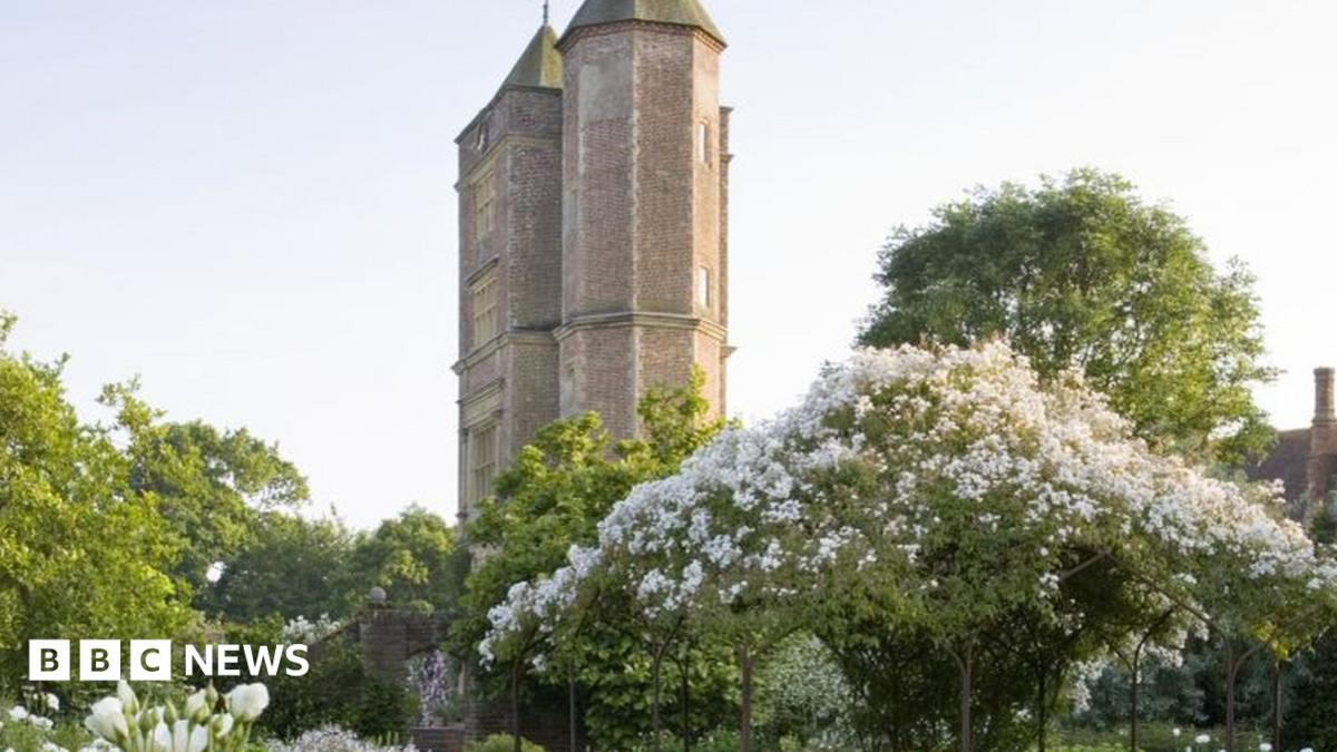 In pictures: The marriage that made Sissinghurst - BBC News
