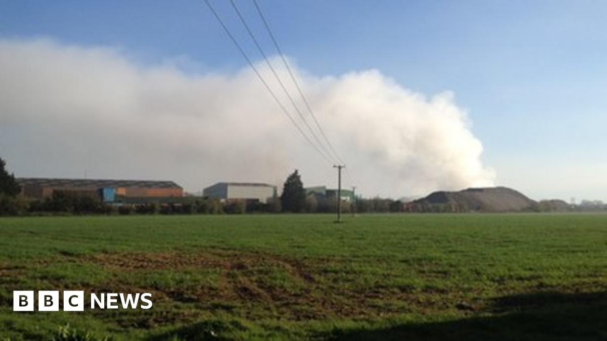 Long Marston recycling centre fire continues - BBC News
