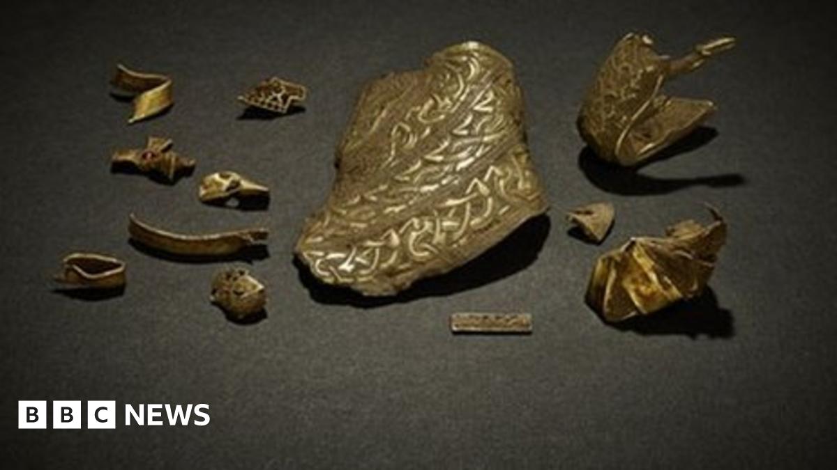 Staffordshire Hoard: Bid to keep Anglo-Saxon treasure - BBC News