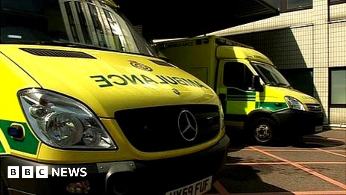 Essex ambulance 'have a fag' paramedic struck off - BBC News