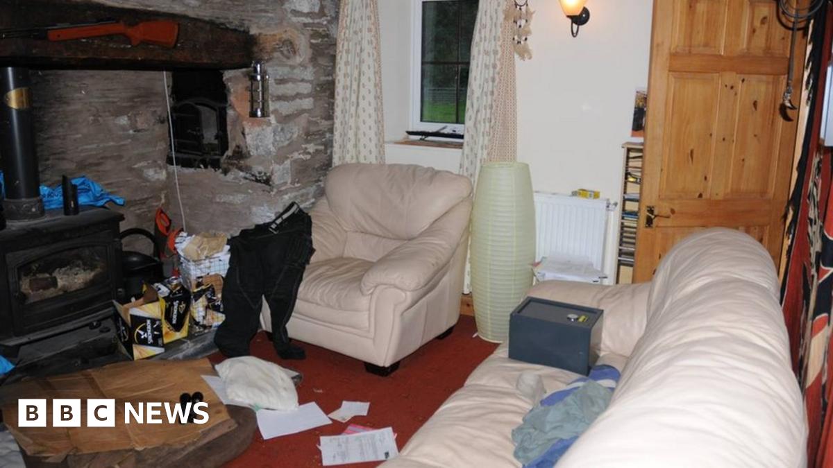 April Jones case: Pictures of defendant Mark Bridger's home - BBC News