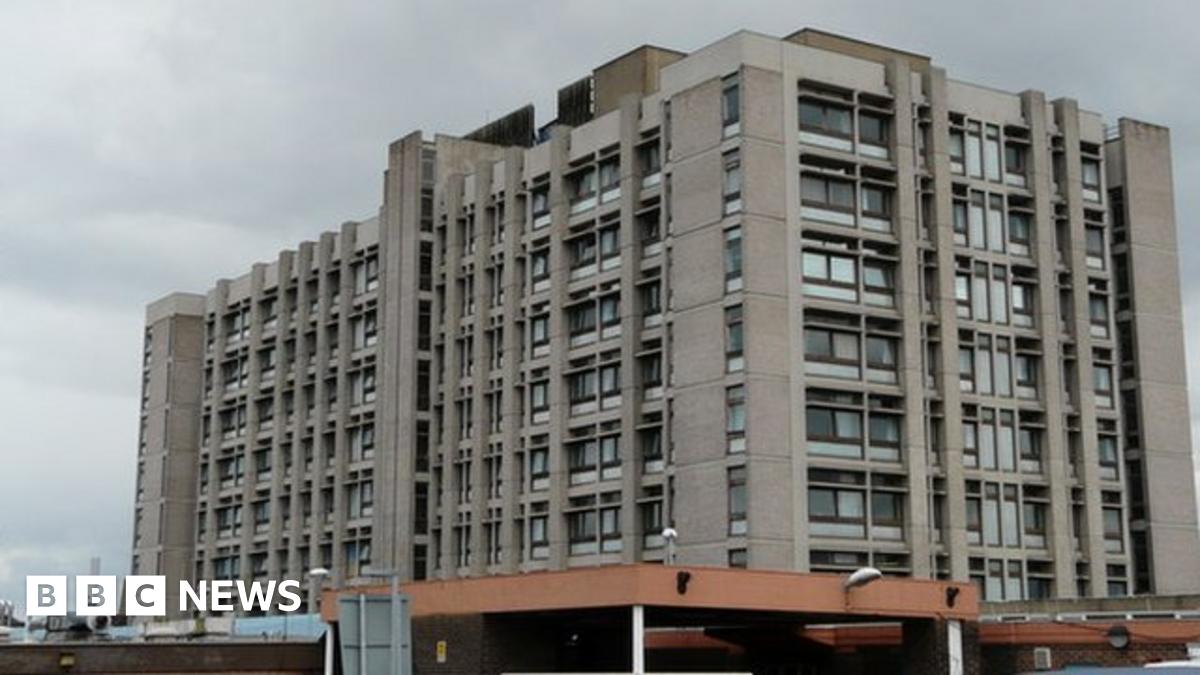 Doncaster NHS headquarters to turn into hospital ward - BBC News