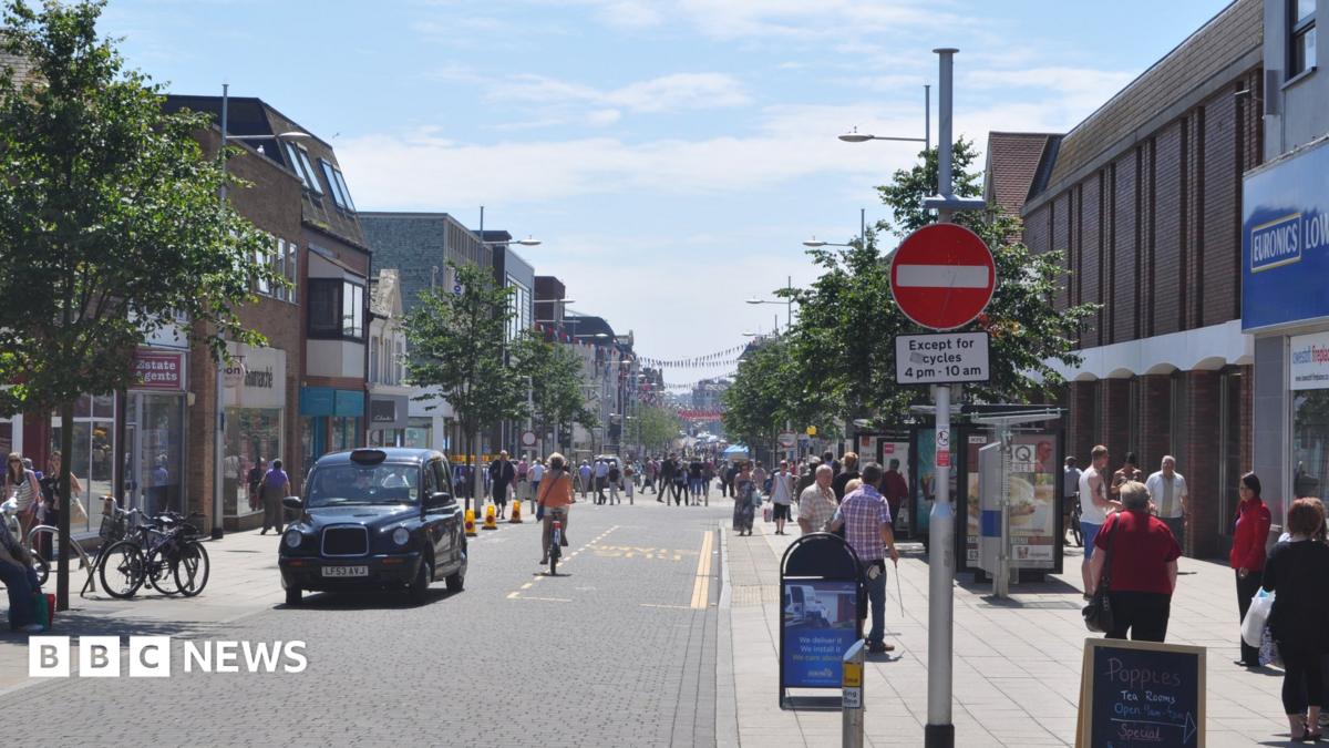 Lowestoft seeks Business Improvement District status - BBC News