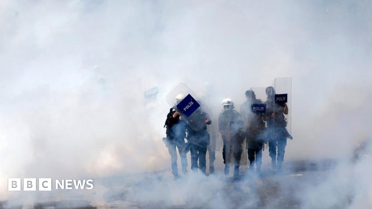 Week in pictures: 27 April - 3 May 2013 - BBC News