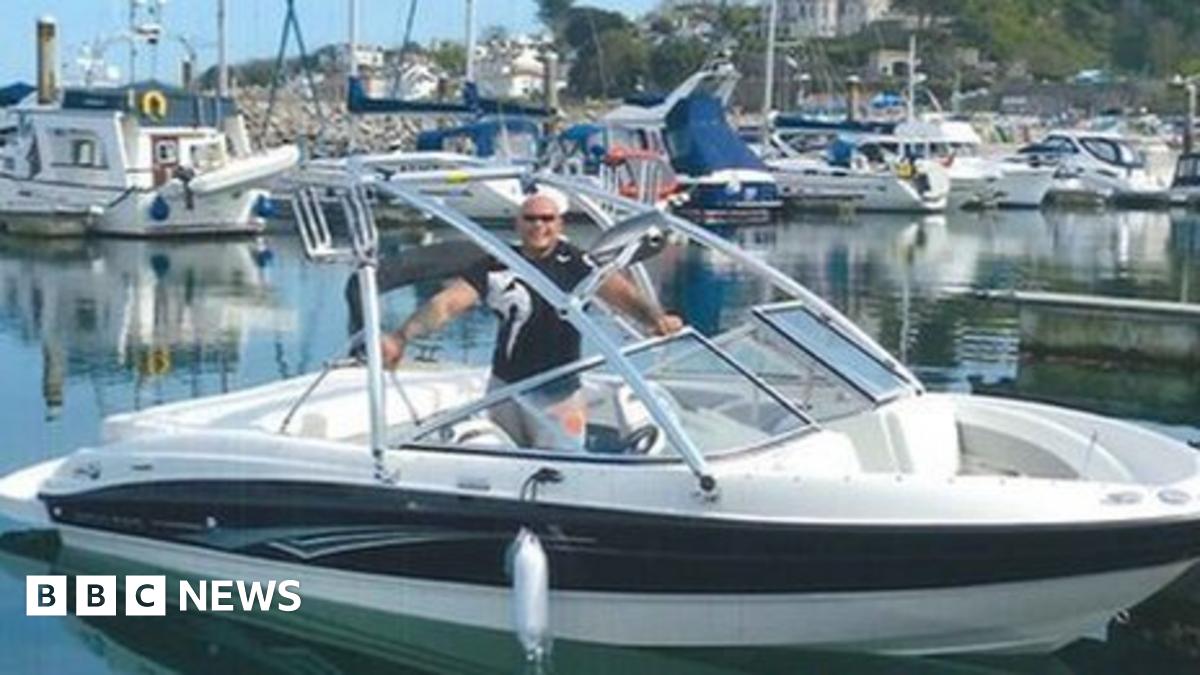 Gloucestershire-based drugs gang jailed for cocaine supply ring - BBC News