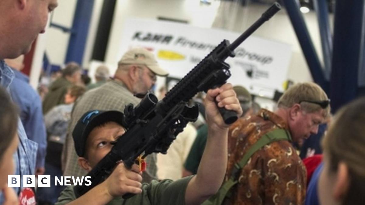 NRA chief in rallying cry for 'culture war' - BBC News