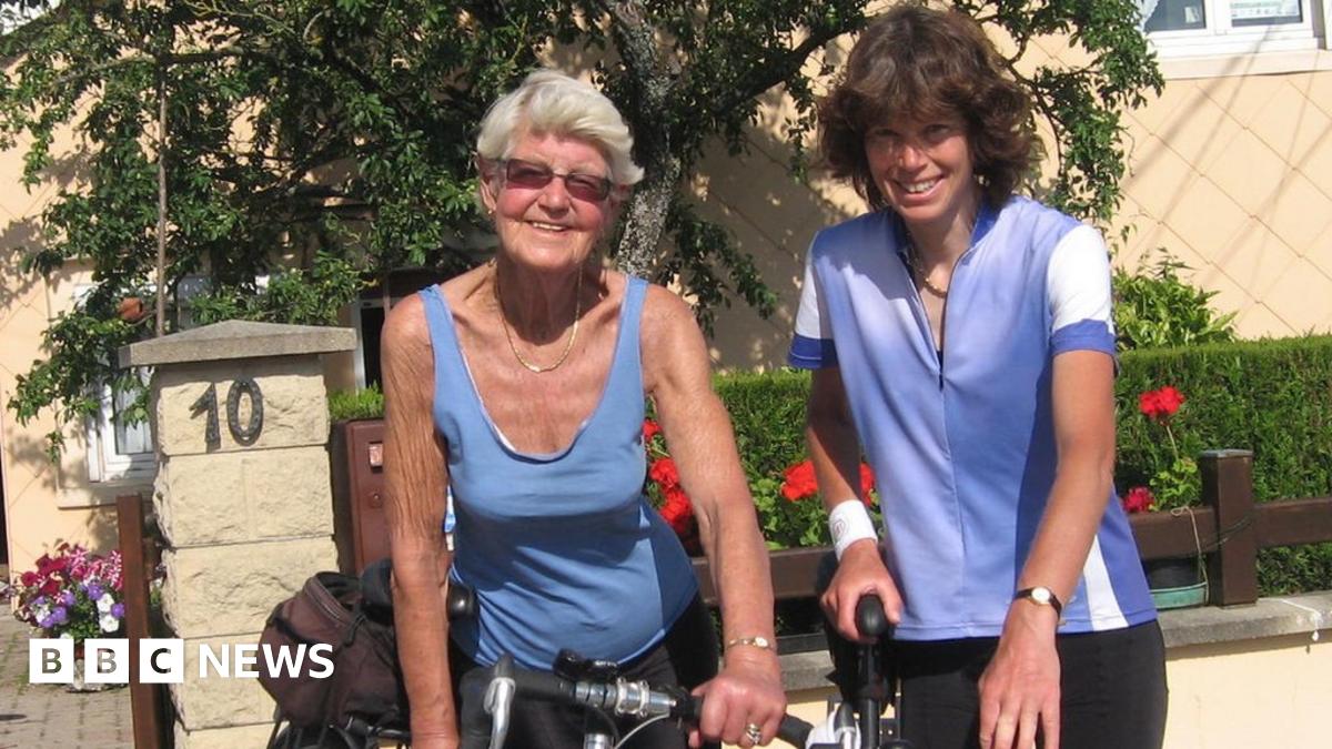 Cyclist Audrey Fyfe's widower lodges complaint against driver's ...