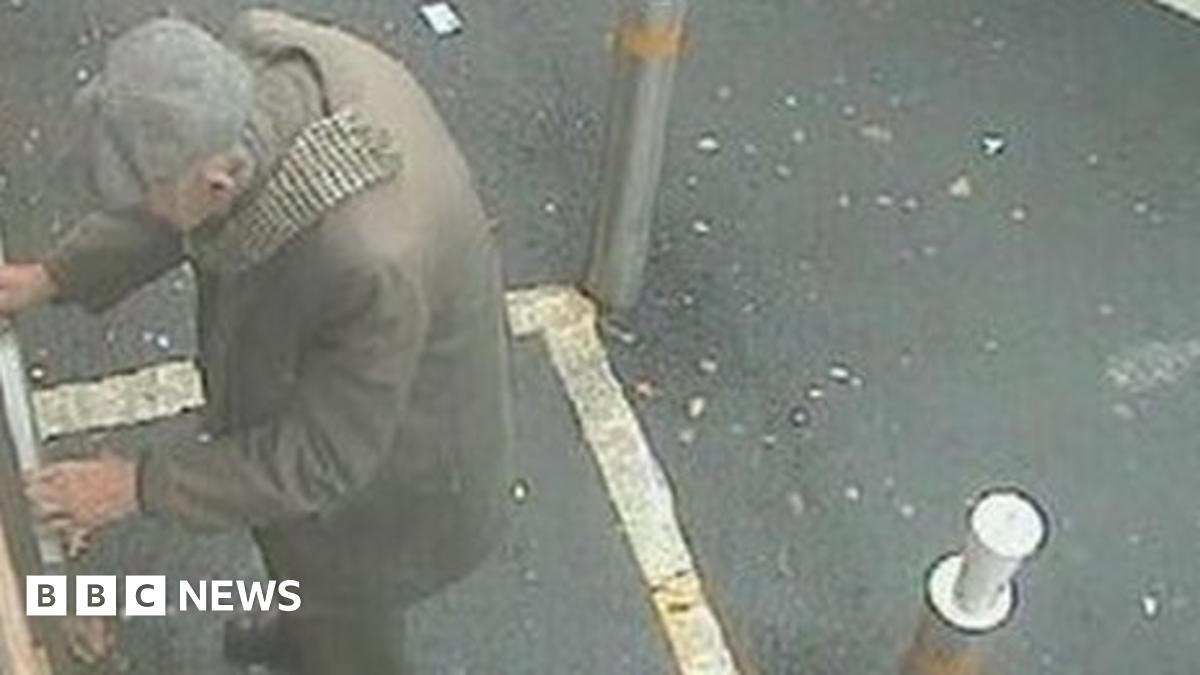 Blackburn man admits killing Christopher Proctor, 88 - BBC News