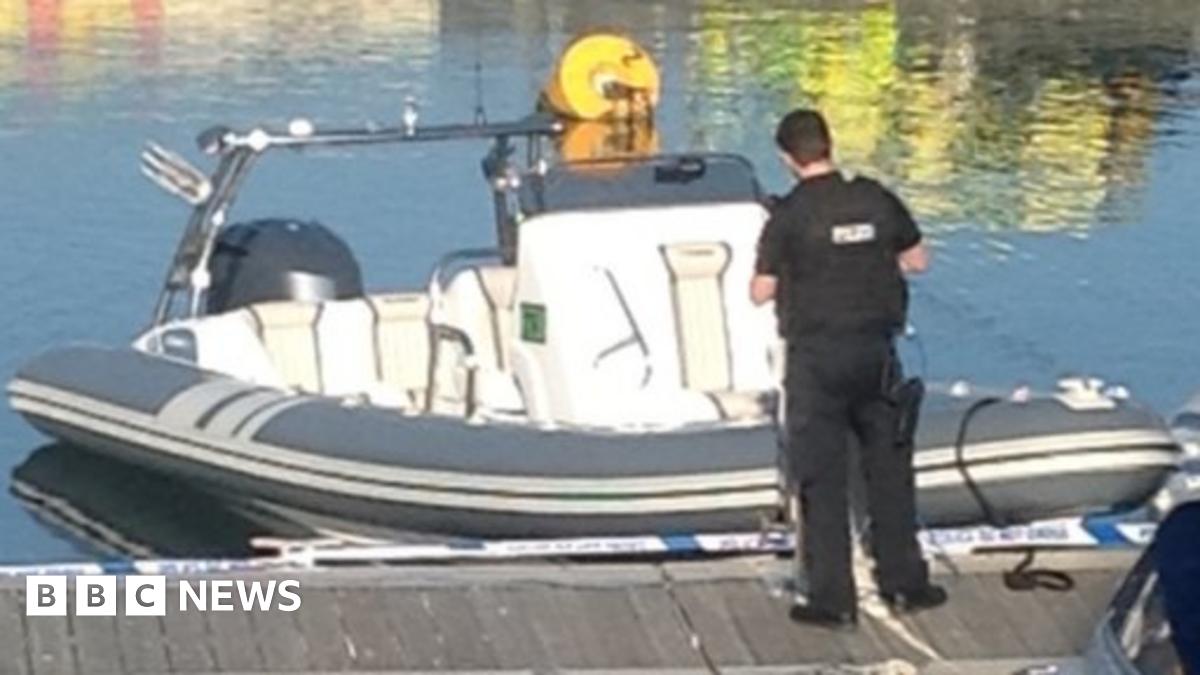 Cornwall speedboat crash: Man and daughter killed - BBC News