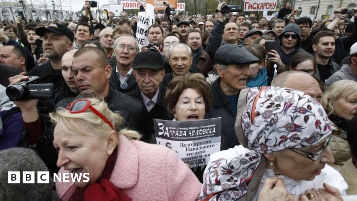 Moscow anti-Putin rally draws thousands - BBC News Moscow anti-Putin rally draws thousands - BBC News
