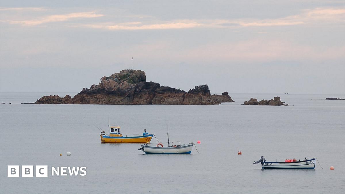 Guernsey's Grosse Rocque flag raised ahead of rough seas - BBC News