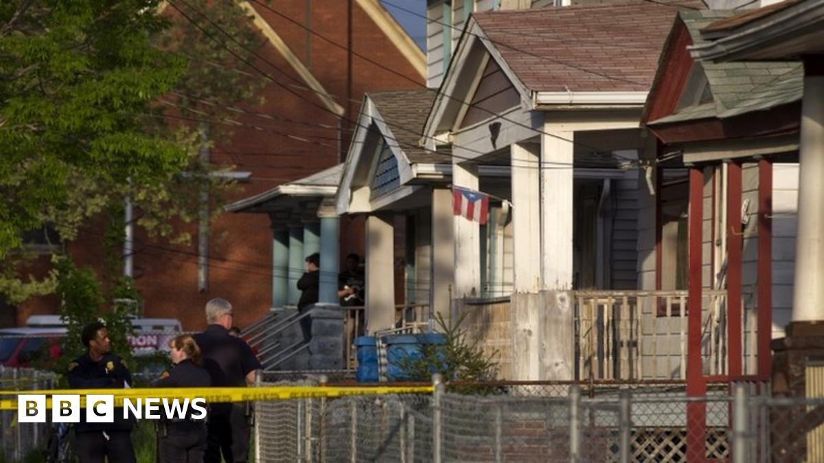 Cleveland rescue: The mystery of 2207 Seymour Avenue - BBC News