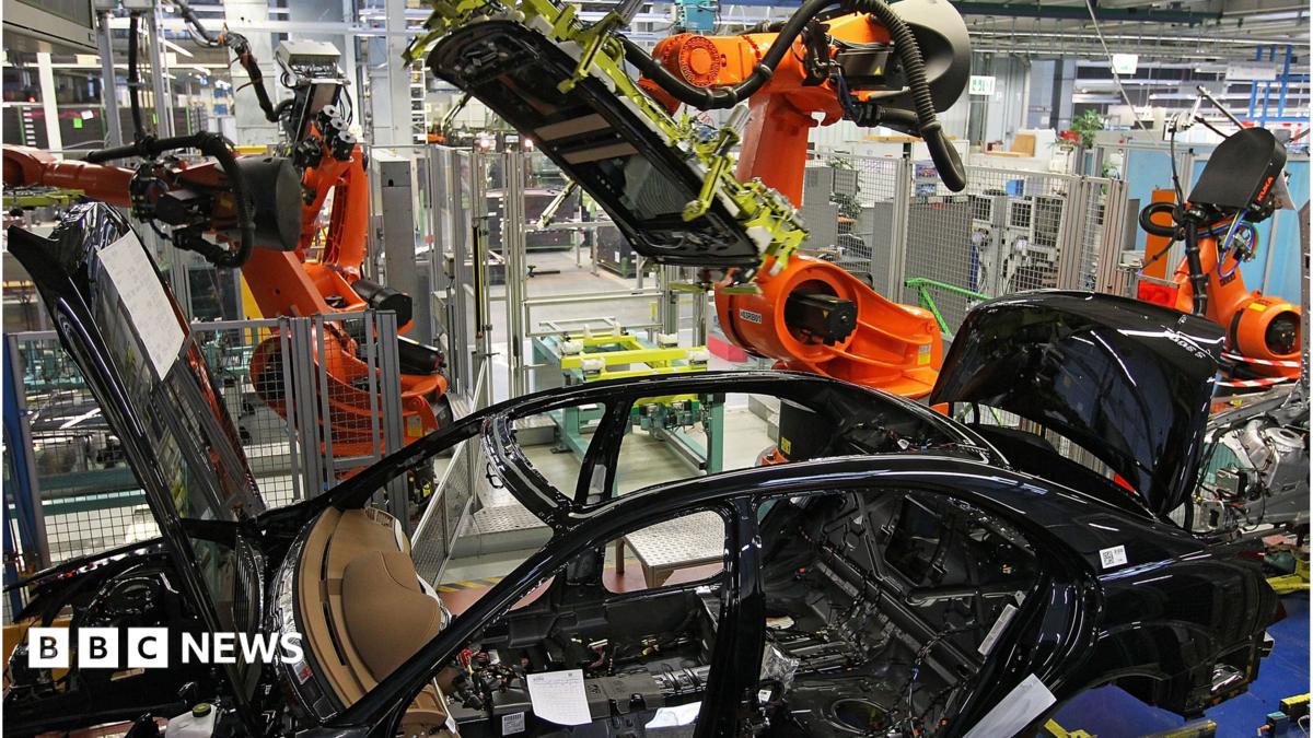 German industrial output rises - BBC News