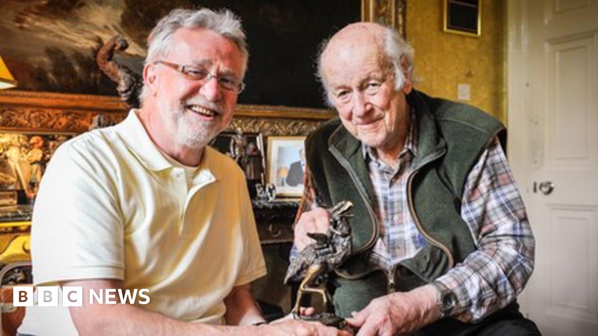 Curator recalls 'hoarder' Ray Harryhausen - BBC News