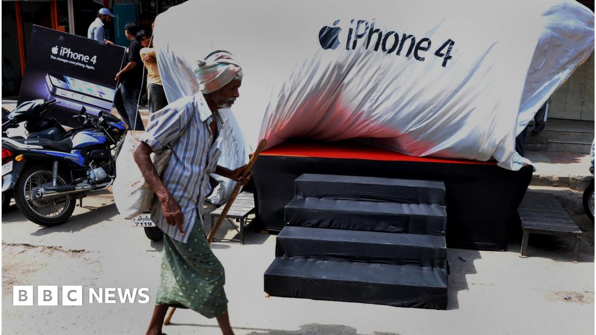 India gets smartphone boost from low-cost devices - BBC News