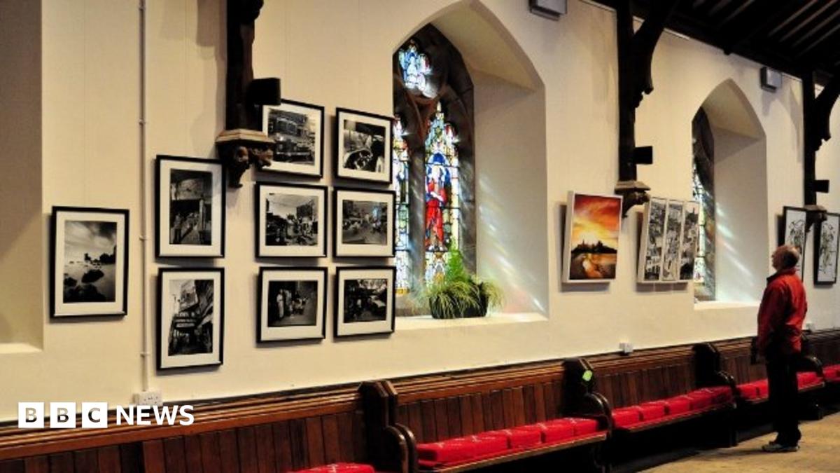Isle of Man art trail showcases 46 island artists - BBC News