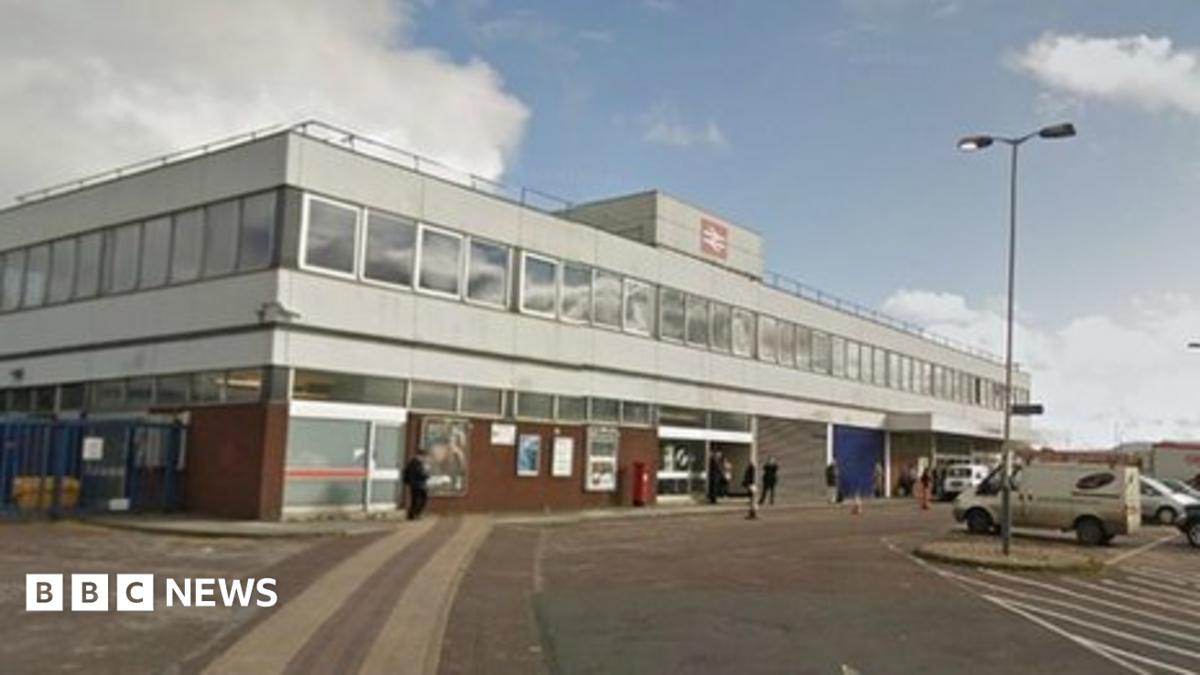 Gloucester railway station upgrade officially opened - BBC News