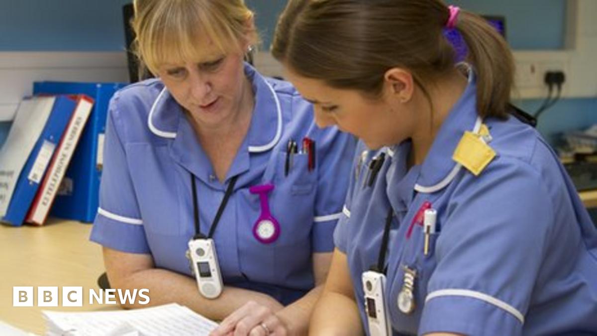 Nurse leaders issue warning over staff numbers - BBC News