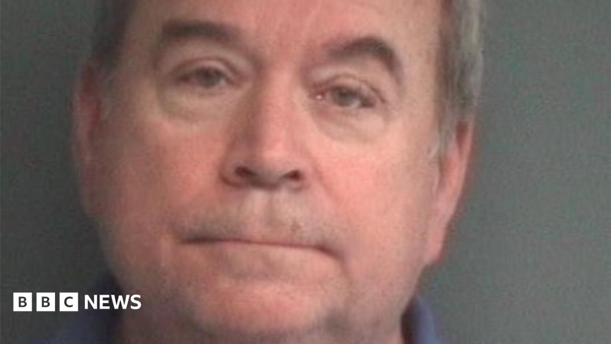 Fake commercial airline pilot Michael Fay jailed - BBC News