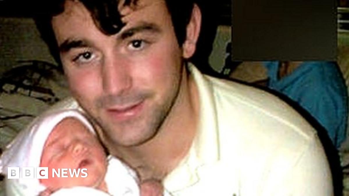 Stevenage caravan site shooting death cousin sought - BBC News