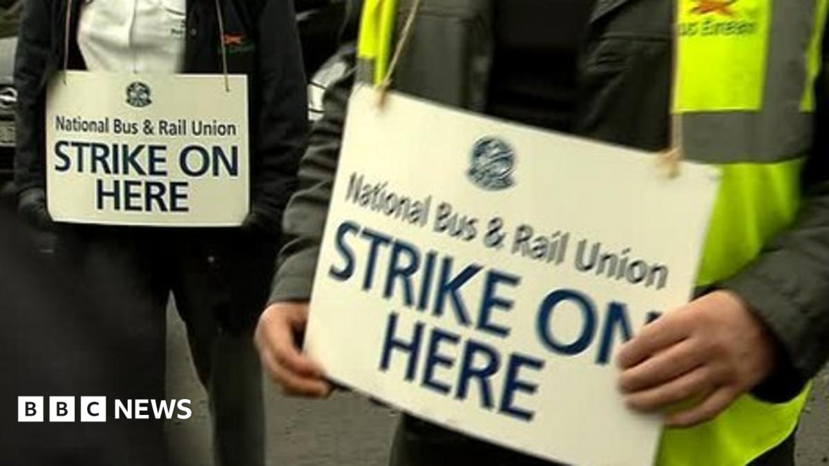 Strike affects Bus Eireann cross-border services - BBC News