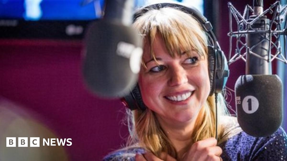 Radio 1 DJ Sara Cox is injured in horse riding accident - BBC News