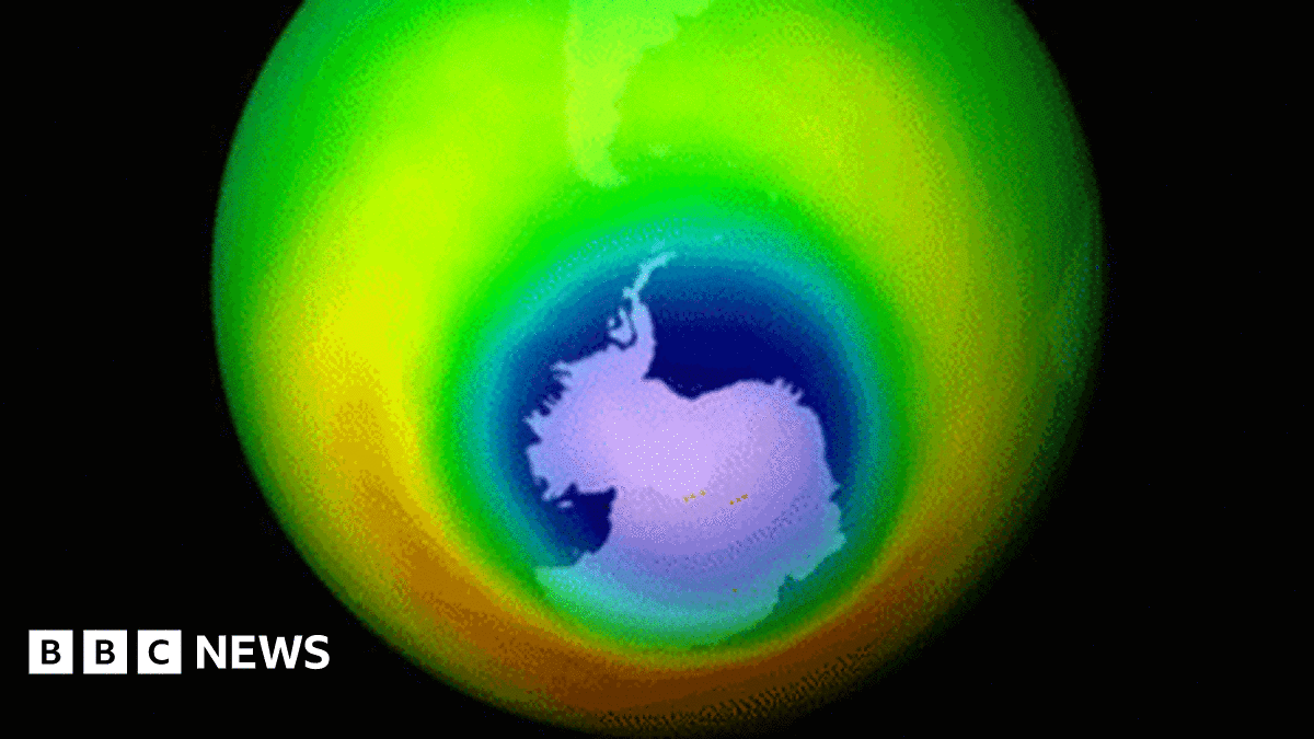 Cambridge scientist Joe Farman who helped find ozone 'hole' dies - BBC News