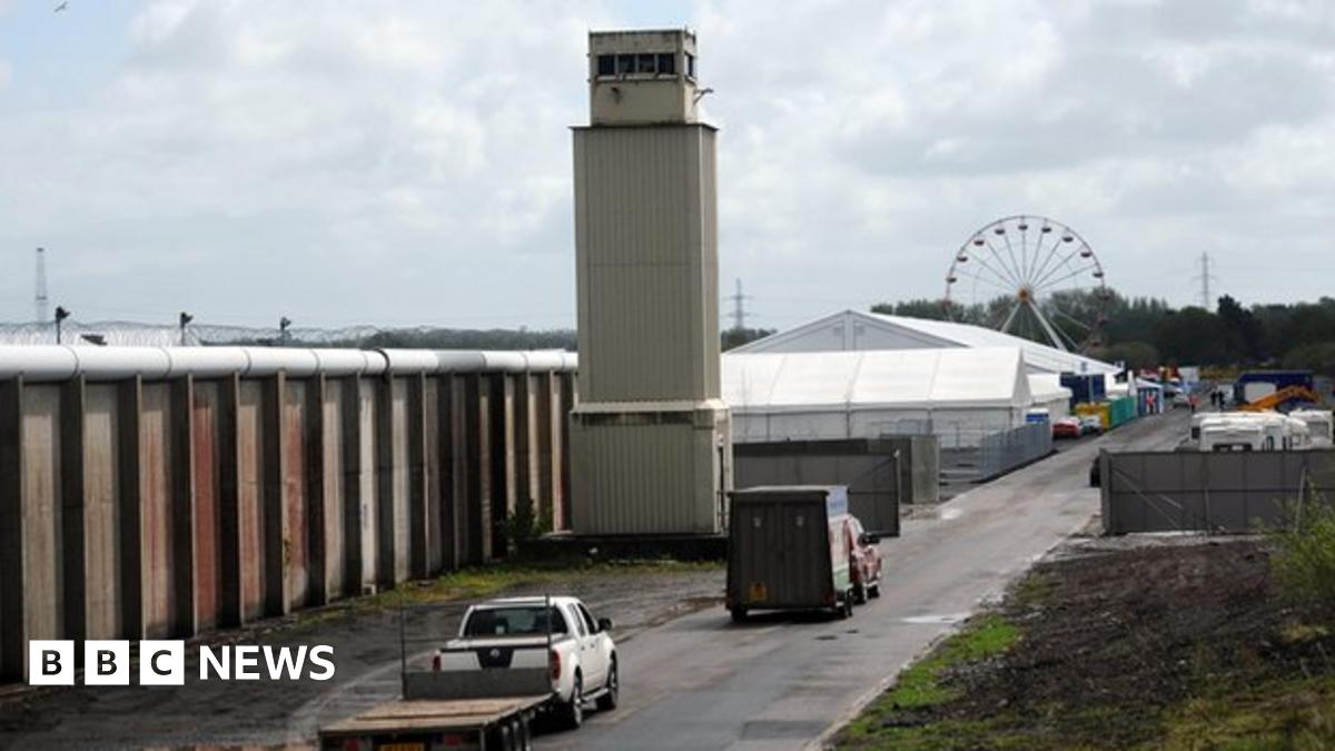 Pioneering spirit marks Balmoral Show Maze move - BBC News