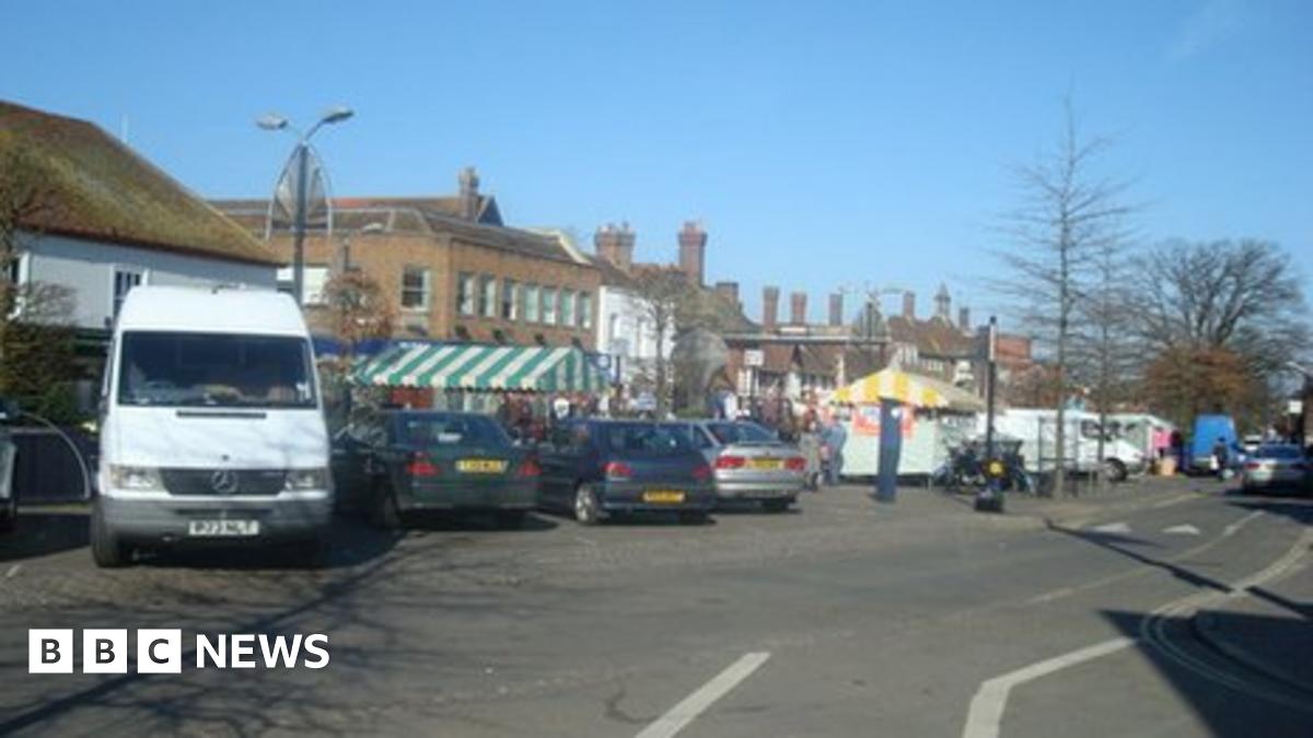 Crawley High Street repainted for £12K - BBC News