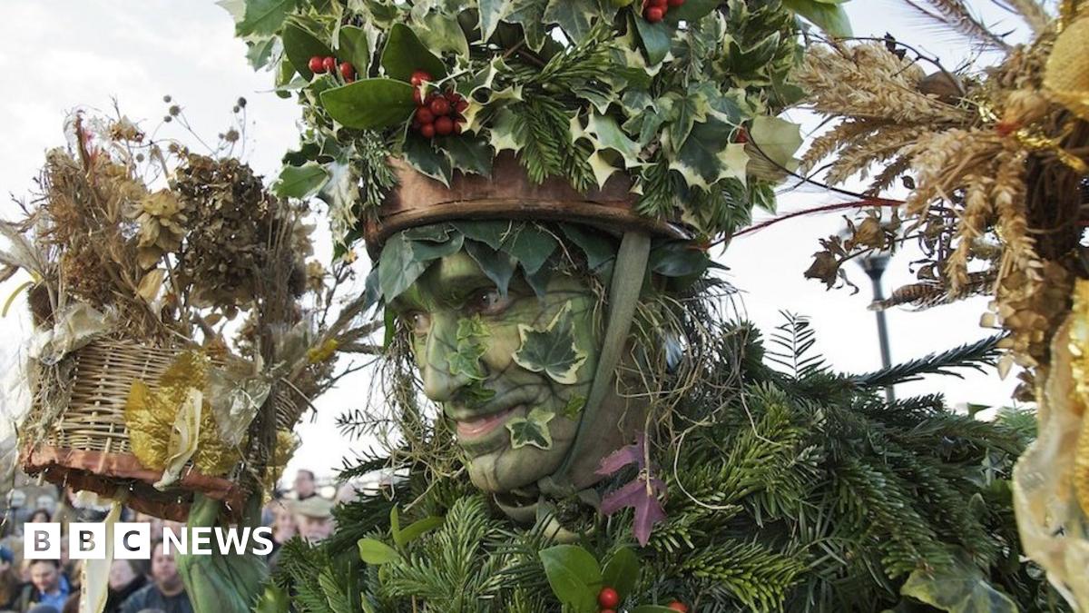 In pictures: A journey through the English ritual year - BBC News